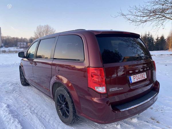 Red Dodge Grand Caravan 2019 in Siauliai, with an engine capacity of 3.60 L and mileage of 237 thousand km for 7400 €, photo 7 on AUTOMOTO.COM.LV