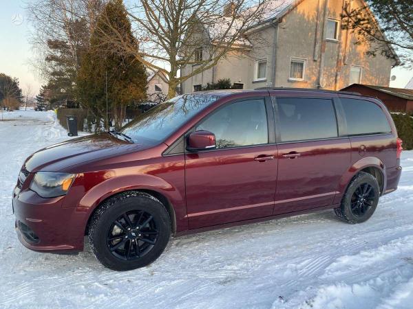 Red Dodge Grand Caravan 2019 in Siauliai, with an engine capacity of 3.60 L and mileage of 237 thousand km for 7400 €, photo 8 on AUTOMOTO.COM.LV