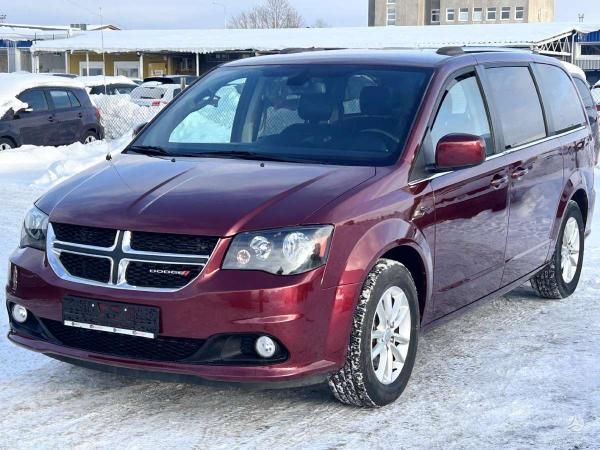 Red Dodge Grand Caravan 2019 in Kretinga, with an engine capacity of 3.60 L and mileage of 135 thousand km for 10300 €, photo 1 on AUTOMOTO.COM.LV