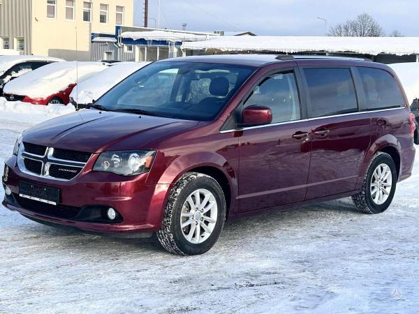 Red Dodge Grand Caravan 2019 in Kretinga, with an engine capacity of 3.60 L and mileage of 135 thousand km for 10300 €, photo 2 on AUTOMOTO.COM.LV