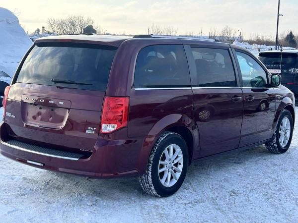 Red Dodge Grand Caravan 2019 in Kretinga, with an engine capacity of 3.60 L and mileage of 135 thousand km for 10300 €, photo 5 on AUTOMOTO.COM.LV