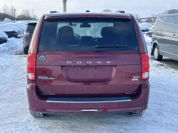 Red Dodge Grand Caravan 2019 in Kretinga, with an engine capacity of 3.60 L and mileage of 135 thousand km for 10300 €, photo 6 on AUTOMOTO.COM.LV