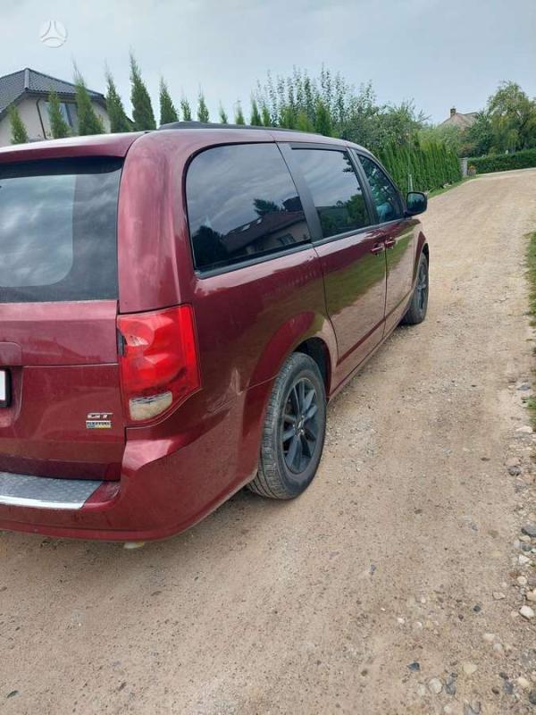 Red Dodge Grand Caravan 2019 in Kaunas, with an engine capacity of 0.00 L and mileage of 170 thousand km for 4500 €, photo 3 on AUTOMOTO.COM.LV