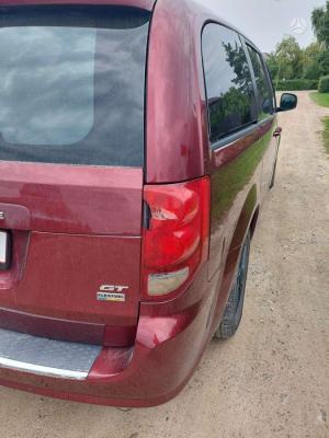Red Dodge Grand Caravan 2019 in Kaunas, with an engine capacity of 0.00 L and mileage of 170 thousand km for 4500 €, photo 4 on AUTOMOTO.COM.LV