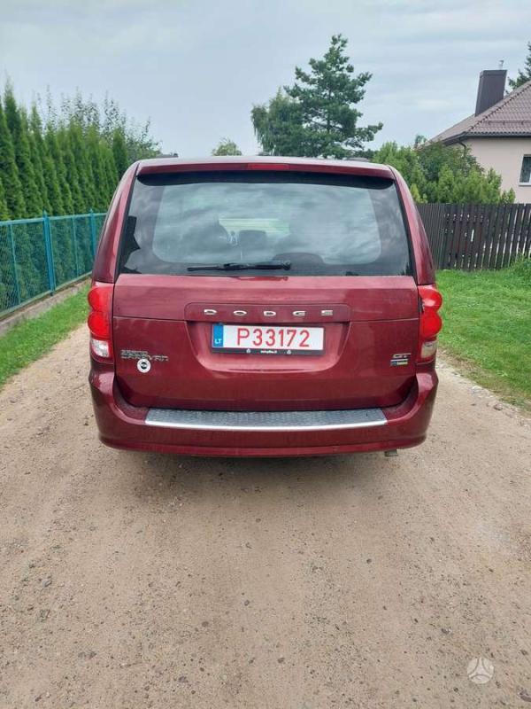 Red Dodge Grand Caravan 2019 in Kaunas, with an engine capacity of 0.00 L and mileage of 170 thousand km for 4500 €, photo 6 on AUTOMOTO.COM.LV