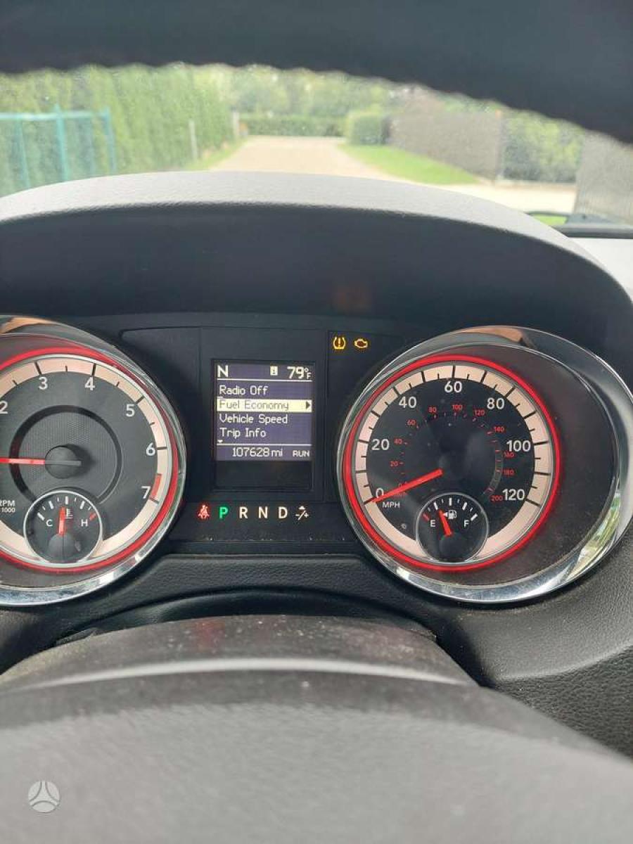 Red Dodge Grand Caravan 2019 in Kaunas, with an engine capacity of 0.00 L and mileage of 170 thousand km for 4500 €, photo 8 on AUTOMOTO.COM.LV