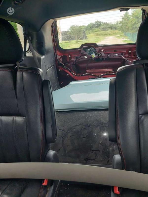 Red Dodge Grand Caravan 2019 in Kaunas, with an engine capacity of 0.00 L and mileage of 170 thousand km for 4500 €, photo 9 on AUTOMOTO.COM.LV