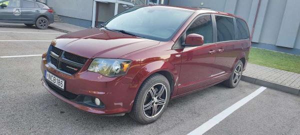 Dodge Grand Caravan 2019 in Kaunas on AUTOMOTO.COM.LV Red Dodge Grand Caravan 2019 in Kaunas, with an engine capacity of 3.60 L and mileage of 168 thousand km for 12500 €, photo 1 on AUTOMOTO.COM.LV