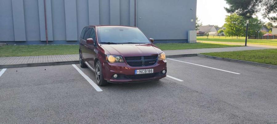 Red Dodge Grand Caravan 2019 in Kaunas, with an engine capacity of 3.60 L and mileage of 168 thousand km for 12500 €, photo 4 on AUTOMOTO.COM.LV