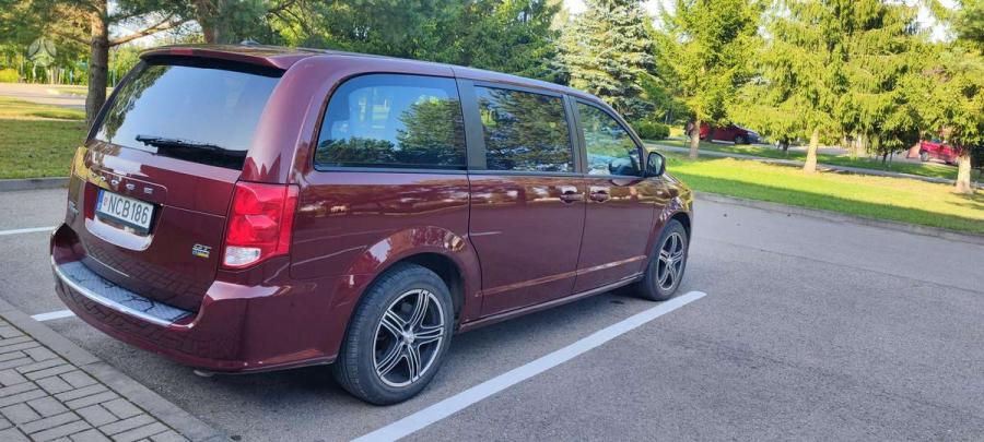 Red Dodge Grand Caravan 2019 in Kaunas, with an engine capacity of 3.60 L and mileage of 168 thousand km for 12500 €, photo 8 on AUTOMOTO.COM.LV