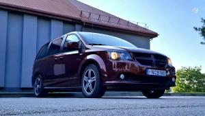 Red Dodge Grand Caravan 2019 in Kaunas, with an engine capacity of 3.60 L and mileage of 168 thousand km for 12500 €, photo 1 on AUTOMOTO.COM.LV