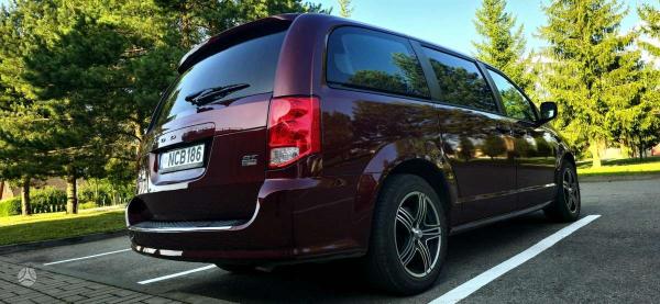 Dodge Grand Caravan 2019 Kauņa vietnē Sarkans Dodge Grand Caravan 2019 Kauņa, ar dzinēja tilpumu 3.60 L un nobraukumu 168 tūkst. km par 12500 €, foto 5 vietnē AUTOMOTO.COM.LV