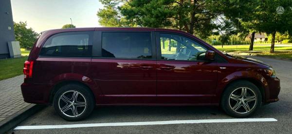 Dodge Grand Caravan 2019 Kauņa vietnē Sarkans Dodge Grand Caravan 2019 Kauņa, ar dzinēja tilpumu 3.60 L un nobraukumu 168 tūkst. km par 12500 €, foto 8 vietnē AUTOMOTO.COM.LV
