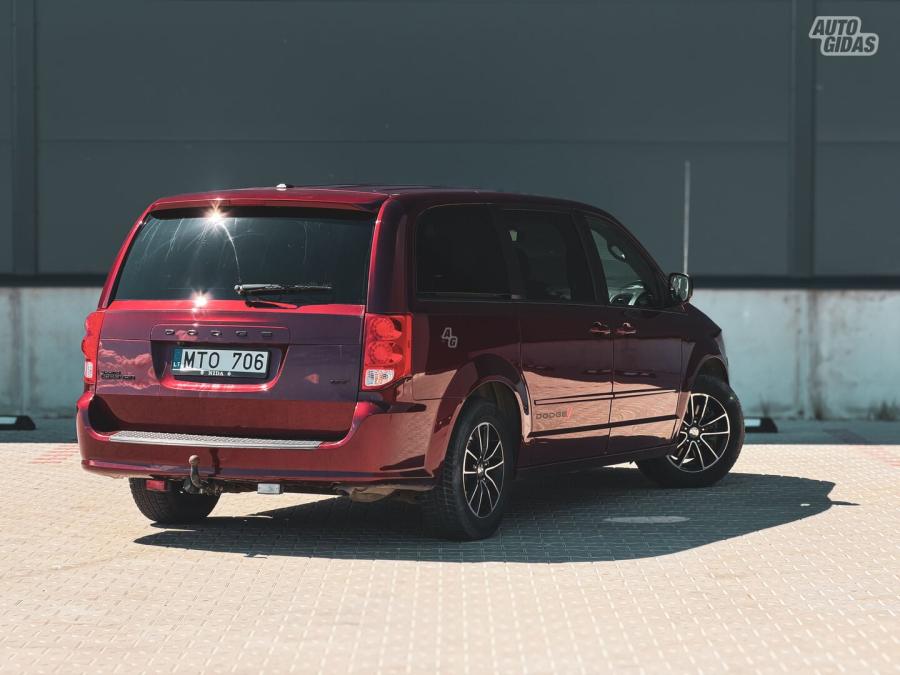Violets Dodge Grand Caravan 2017 Šauļi, ar dzinēja tilpumu 3.60 L un nobraukumu 245 tūkst. km par 9599 €, foto 8 vietnē AUTOMOTO.COM.LV