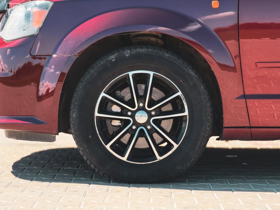 Violets Dodge Grand Caravan 2017 Šauļi, ar dzinēja tilpumu 3.60 L un nobraukumu 245 tūkst. km par 9599 €, foto 10 vietnē AUTOMOTO.COM.LV