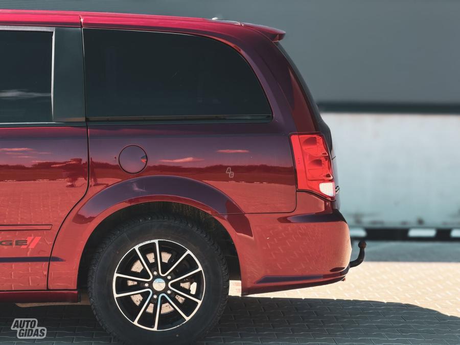 Violets Dodge Grand Caravan 2017 Šauļi, ar dzinēja tilpumu 3.60 L un nobraukumu 245 tūkst. km par 9599 €, foto 13 vietnē AUTOMOTO.COM.LV
