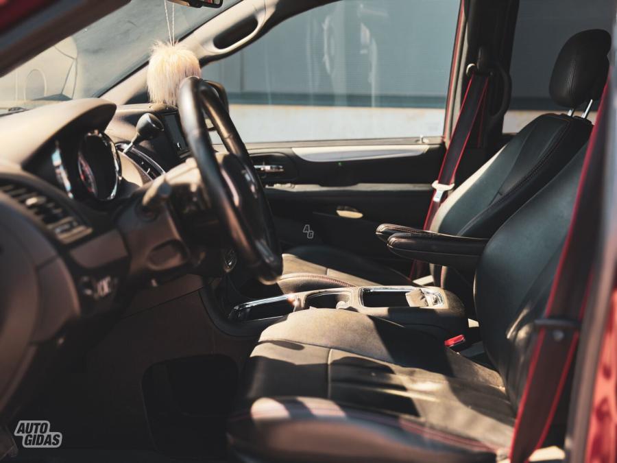 Violets Dodge Grand Caravan 2017 Šauļi, ar dzinēja tilpumu 3.60 L un nobraukumu 245 tūkst. km par 9599 €, foto 15 vietnē AUTOMOTO.COM.LV