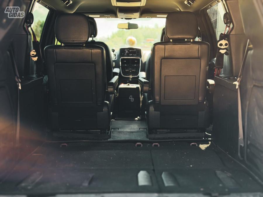 Violets Dodge Grand Caravan 2017 Šauļi, ar dzinēja tilpumu 3.60 L un nobraukumu 245 tūkst. km par 9599 €, foto 21 vietnē AUTOMOTO.COM.LV