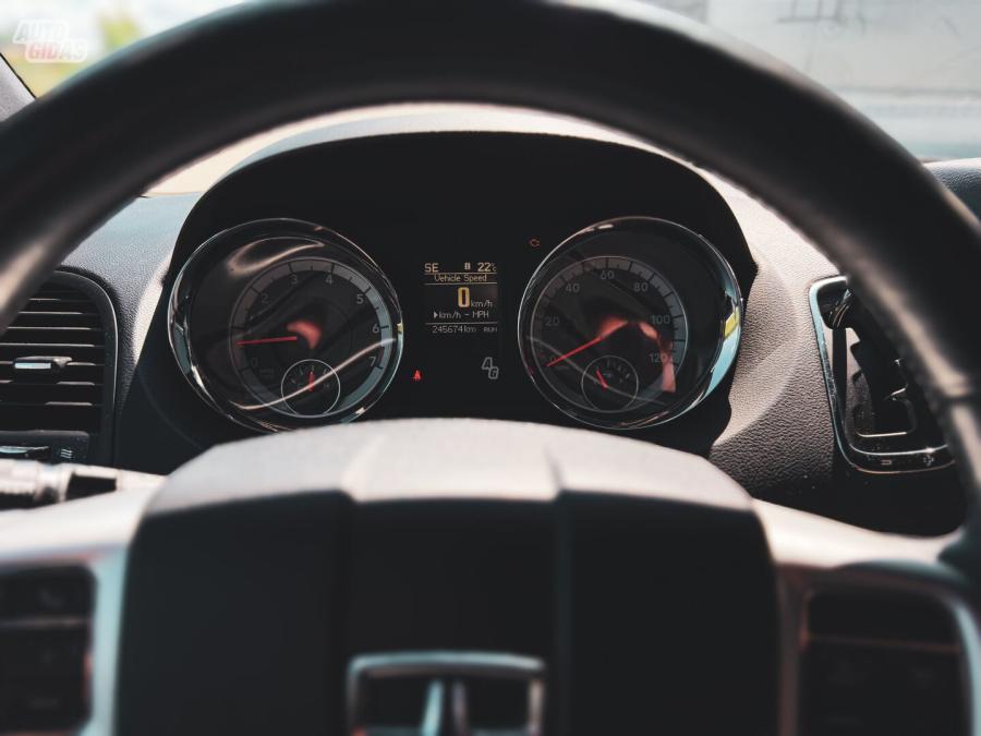Violets Dodge Grand Caravan 2017 Šauļi, ar dzinēja tilpumu 3.60 L un nobraukumu 245 tūkst. km par 9599 €, foto 32 vietnē AUTOMOTO.COM.LV