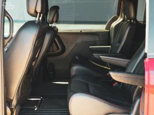Violet Dodge Grand Caravan 2017 in Siauliai, with an engine capacity of 3.60 L and mileage of 245 thousand km for 9599 €, photo 16 on AUTOMOTO.COM.LV
