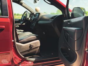 Violet Dodge Grand Caravan 2017 in Siauliai, with an engine capacity of 3.60 L and mileage of 245 thousand km for 9599 €, photo 23 on AUTOMOTO.COM.LV