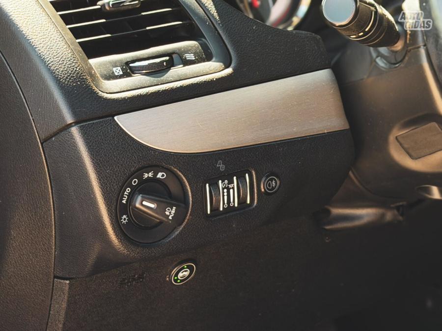 Violet Dodge Grand Caravan 2017 in Siauliai, with an engine capacity of 3.60 L and mileage of 245 thousand km for 9599 €, photo 28 on AUTOMOTO.COM.LV
