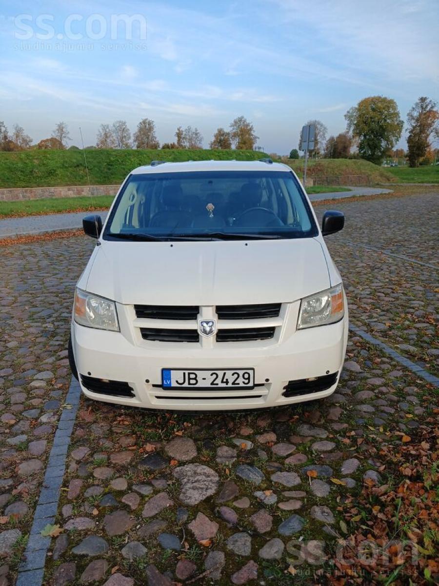 Balts Dodge Grand Caravan 2008 Daugavpils, ar dzinēja tilpumu 3.30 L un nobraukumu 268 tūkst. km par 1000 €, foto 1 vietnē AUTOMOTO.COM.LV