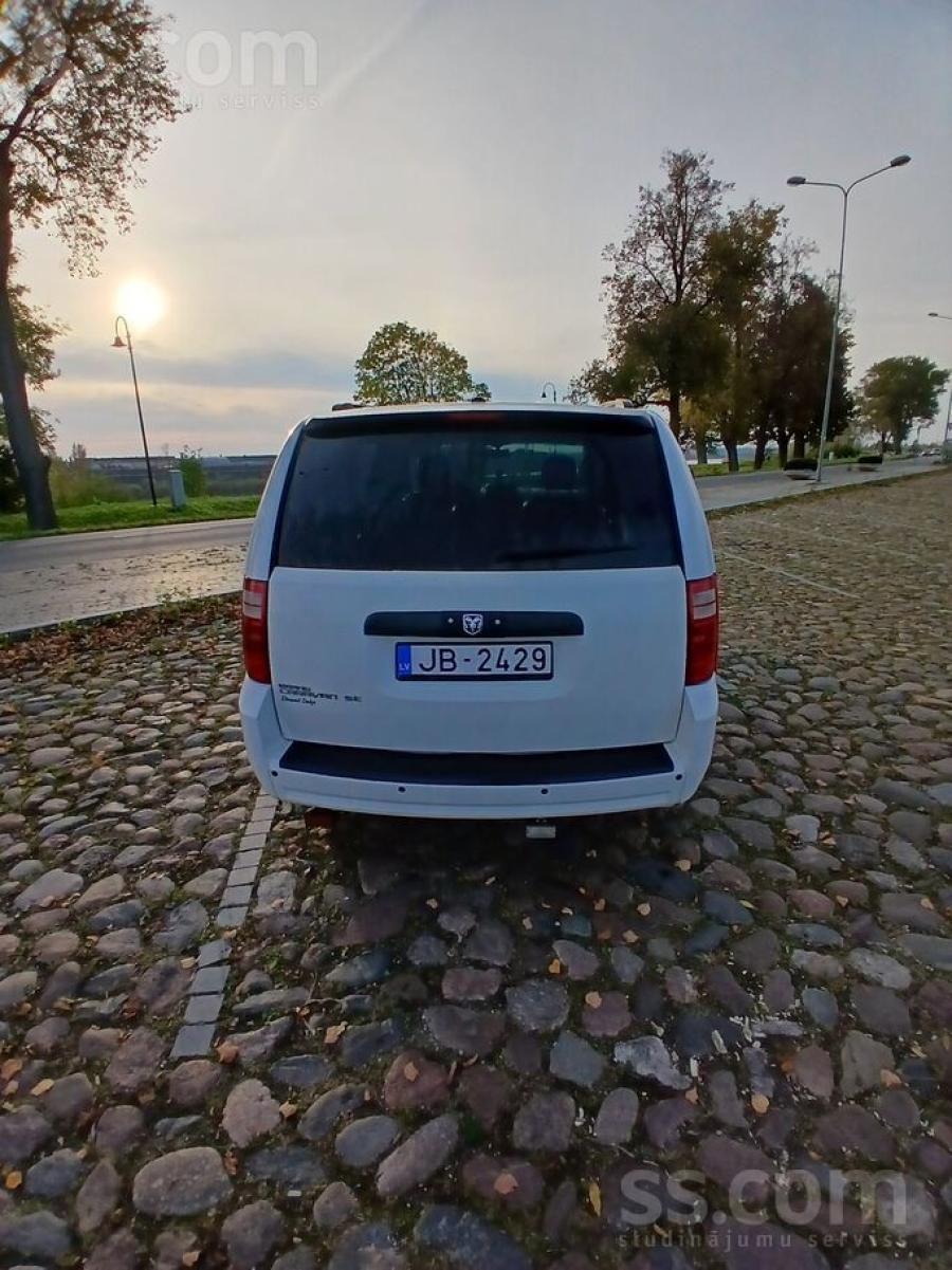 Balts Dodge Grand Caravan 2008 Daugavpils, ar dzinēja tilpumu 3.30 L un nobraukumu 268 tūkst. km par 1000 €, foto 4 vietnē AUTOMOTO.COM.LV