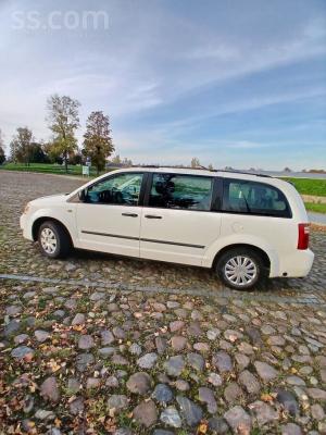 Balts Dodge Grand Caravan 2008 Daugavpils, ar dzinēja tilpumu 3.30 L un nobraukumu 268 tūkst. km par 1000 €, foto 5 vietnē AUTOMOTO.COM.LV