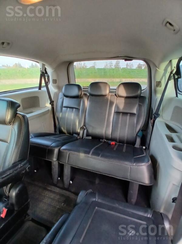 White Dodge Grand Caravan 2008 in Daugavpils, with an engine capacity of 3.30 L and mileage of 268 thousand km for 1000 €, photo 6 on AUTOMOTO.COM.LV