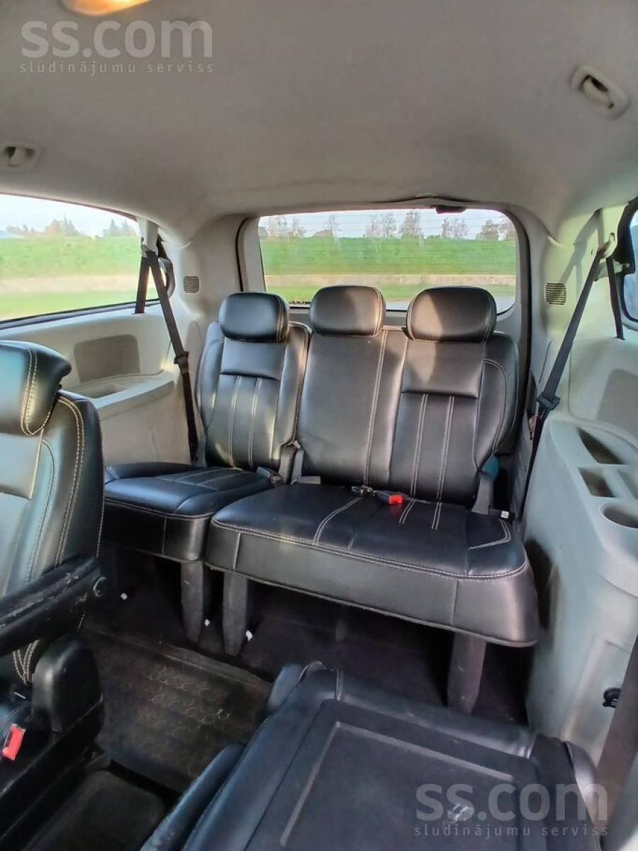 Balts Dodge Grand Caravan 2008 Daugavpils, ar dzinēja tilpumu 3.30 L un nobraukumu 268 tūkst. km par 1000 €, foto 6 vietnē AUTOMOTO.COM.LV