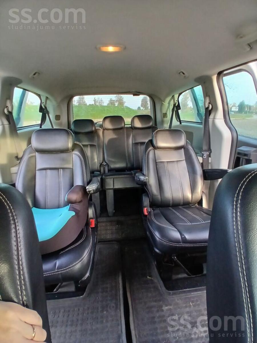 Balts Dodge Grand Caravan 2008 Daugavpils, ar dzinēja tilpumu 3.30 L un nobraukumu 268 tūkst. km par 1000 €, foto 7 vietnē AUTOMOTO.COM.LV