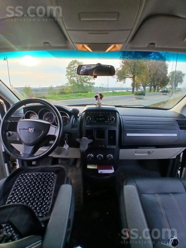 White Dodge Grand Caravan 2008 in Daugavpils, with an engine capacity of 3.30 L and mileage of 268 thousand km for 1000 €, photo 8 on AUTOMOTO.COM.LV