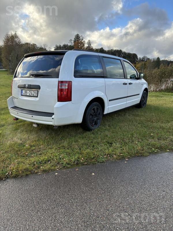 White Dodge Grand Caravan 2008 in Kuldiga, with an engine capacity of 3.30 L and mileage of 167 thousand km for 1800 €, photo 5 on AUTOMOTO.COM.LV