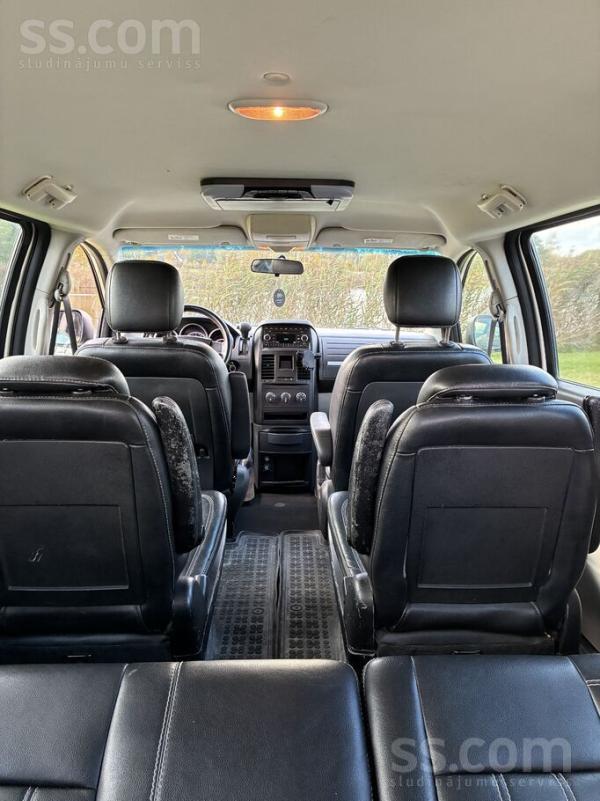 White Dodge Grand Caravan 2008 in Kuldiga, with an engine capacity of 3.30 L and mileage of 167 thousand km for 1800 €, photo 9 on AUTOMOTO.COM.LV