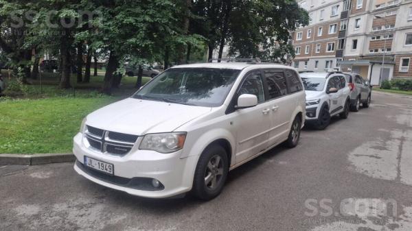 Balts Dodge Grand Caravan 2011 Rīga, ar dzinēja tilpumu 3.60 L un nobraukumu 298 tūkst. km par 1500 €, foto 3 vietnē AUTOMOTO.COM.LV