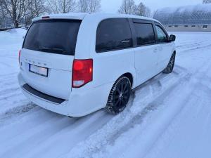 White Dodge Grand Caravan 2014 in Siauliai, with an engine capacity of 3.60 L and mileage of 320 thousand km for 5000 €, photo 2 on AUTOMOTO.COM.LV