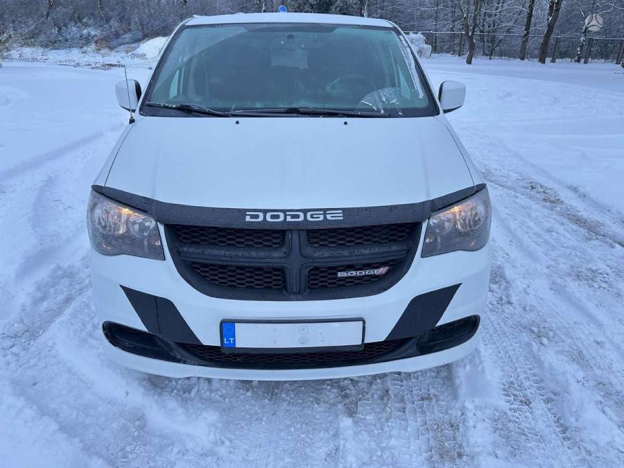 White Dodge Grand Caravan 2014 in Siauliai, with an engine capacity of 3.60 L and mileage of 320 thousand km for 5000 €, photo 3 on AUTOMOTO.COM.LV
