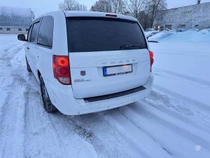 White Dodge Grand Caravan 2014 in Siauliai, with an engine capacity of 3.60 L and mileage of 320 thousand km for 5000 €, photo 4 on AUTOMOTO.COM.LV