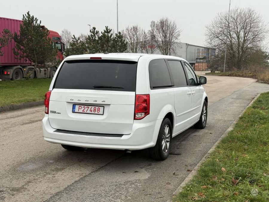 Balts Dodge Grand Caravan 2017 Klaipėda, ar dzinēja tilpumu 3.60 L un nobraukumu 121 tūkst. km par 5900 €, foto 3 vietnē AUTOMOTO.COM.LV