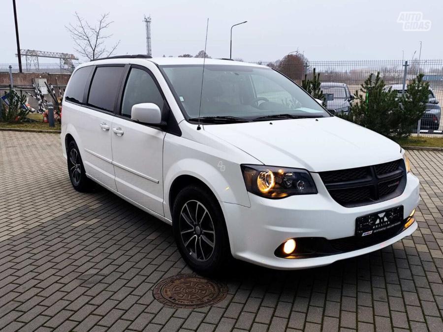 Balts Dodge Grand Caravan 2017 Šauļi, ar dzinēja tilpumu 3.60 L un nobraukumu 196 tūkst. km par 10000 €, foto 1 vietnē AUTOMOTO.COM.LV