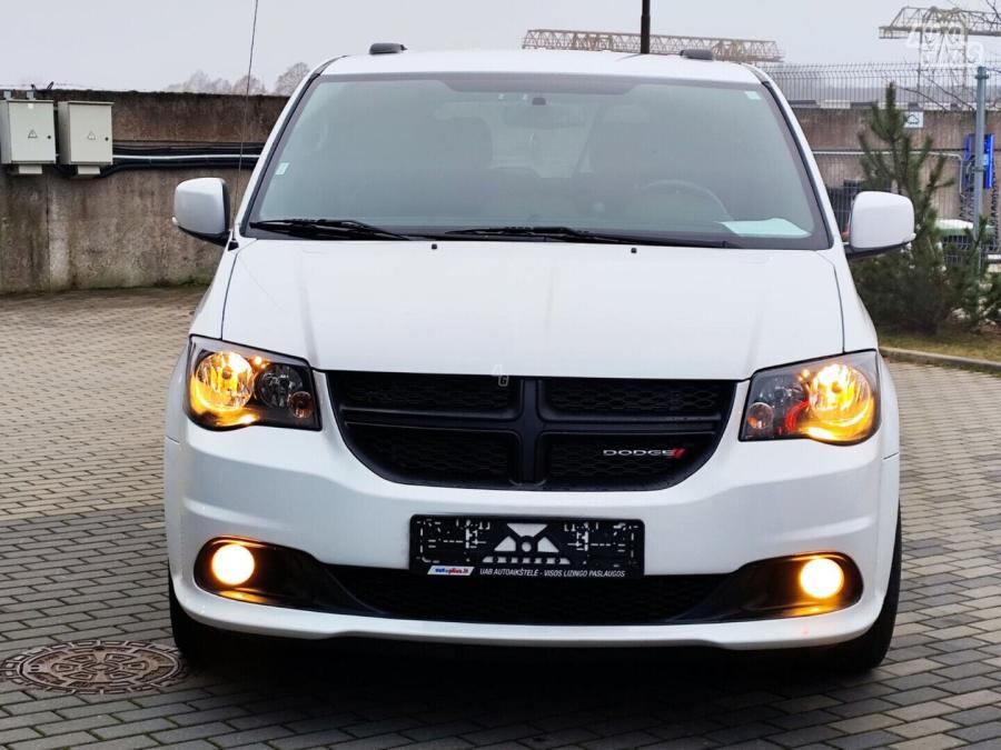 Balts Dodge Grand Caravan 2017 Šauļi, ar dzinēja tilpumu 3.60 L un nobraukumu 196 tūkst. km par 10000 €, foto 2 vietnē AUTOMOTO.COM.LV