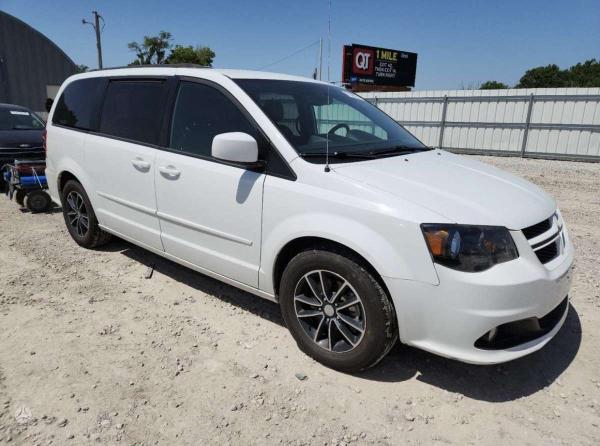 White Dodge Grand Caravan 2017 in Siauliai, with an engine capacity of 3.60 L and mileage of 203 thousand km for 4770 €, photo 4 on AUTOMOTO.COM.LV