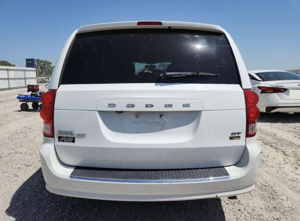 White Dodge Grand Caravan 2017 in Siauliai, with an engine capacity of 3.60 L and mileage of 203 thousand km for 4770 €, photo 6 on AUTOMOTO.COM.LV