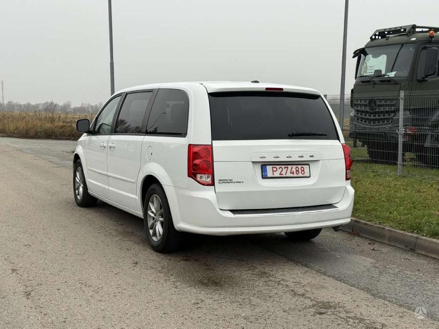 White Dodge Grand Caravan 2017 in Klaipeda, with an engine capacity of 3.60 L and mileage of 121 thousand km for 5700 €, photo 2 on AUTOMOTO.COM.LV