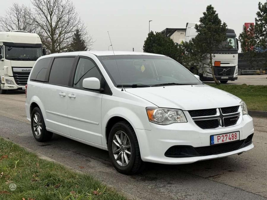 White Dodge Grand Caravan 2017 in Klaipeda, with an engine capacity of 3.60 L and mileage of 121 thousand km for 5700 €, photo 5 on AUTOMOTO.COM.LV