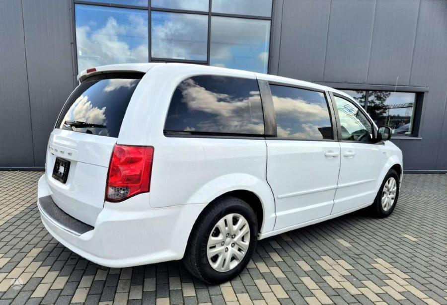 White Dodge Grand Caravan 2017 in Siauliai, with an engine capacity of 3.60 L and mileage of 0 thousand km for 7300 €, photo 3 on AUTOMOTO.COM.LV