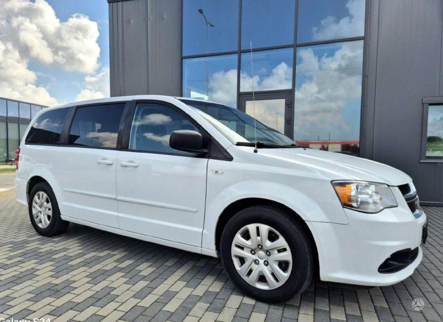 White Dodge Grand Caravan 2017 in Siauliai, with an engine capacity of 3.60 L and mileage of 0 thousand km for 7300 €, photo 6 on AUTOMOTO.COM.LV