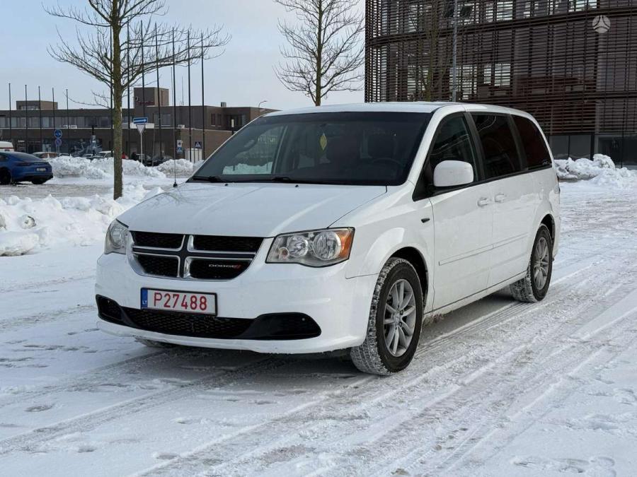 Balts Dodge Grand Caravan 2017 Klaipėda, ar dzinēja tilpumu 3.60 L un nobraukumu 121 tūkst. km par 7500 €, foto 1 vietnē AUTOMOTO.COM.LV