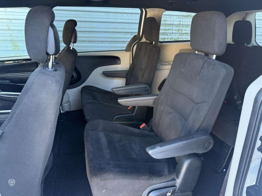 Balts Dodge Grand Caravan 2017 Klaipėda, ar dzinēja tilpumu 3.60 L un nobraukumu 121 tūkst. km par 7500 €, foto 8 vietnē AUTOMOTO.COM.LV